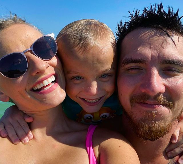 Josh McKee Praised For Dressing As Elsa For Daughter’s Party - Celebuzz